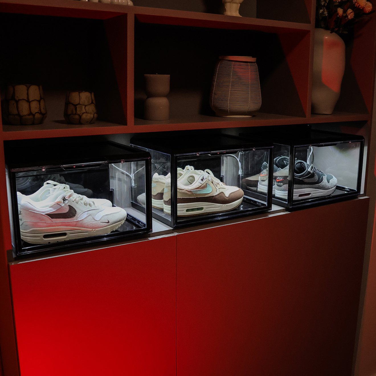 Shop - Exclusive No. 1 sneaker box LED black specialist NL